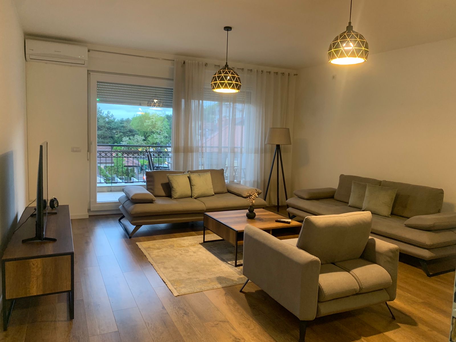 📣🛑#Leshohet ME #QIRA #BANESA #Exlusive në #Qendër të #Prishtinës # ...